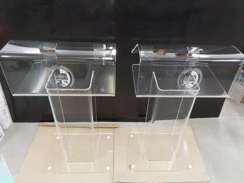 KONFERENCIJSKA GOVORNICA / Pultovi i govornice - Formex Kragujevac ...